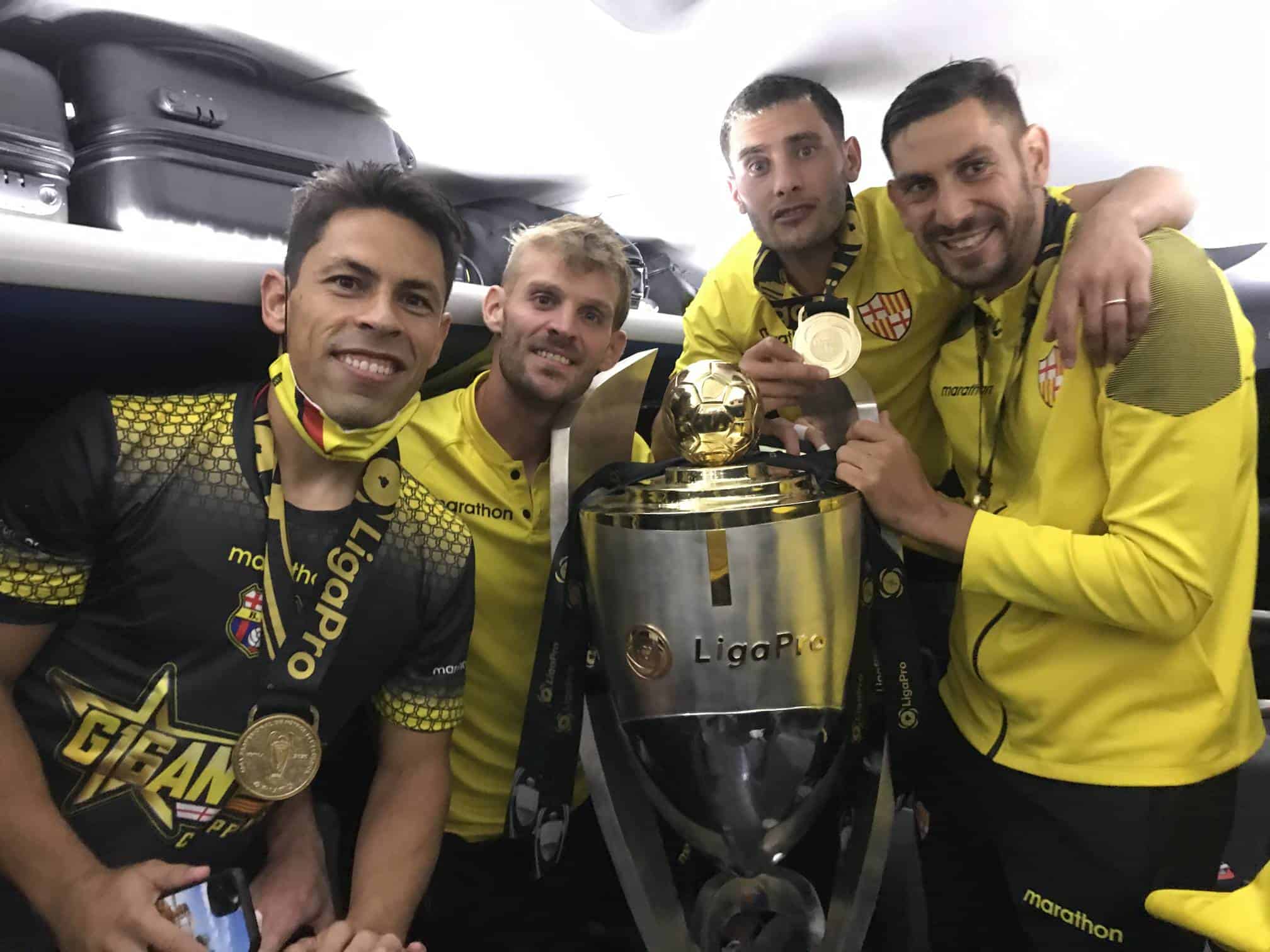 Socios de BSC podrán tomarse una foto con la Copa de Campeón 2020 ...