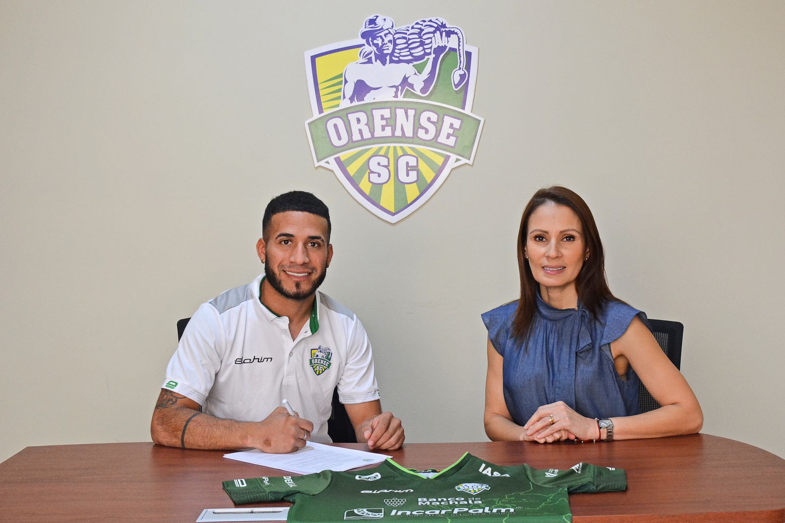 OFICIAL: Robert Burbano renovó con Orense hasta el 2023 | Studiofutbol