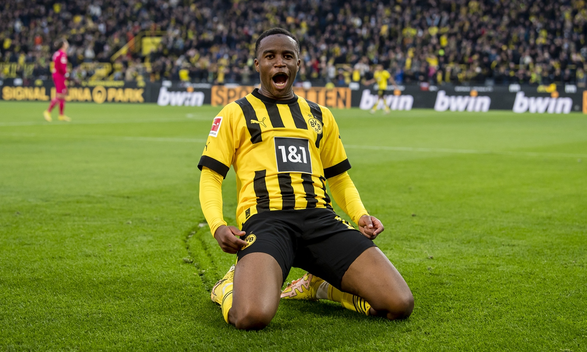 Escándalo Moukoko: En Alemania especulan que tendría 22 años y no 18 ...