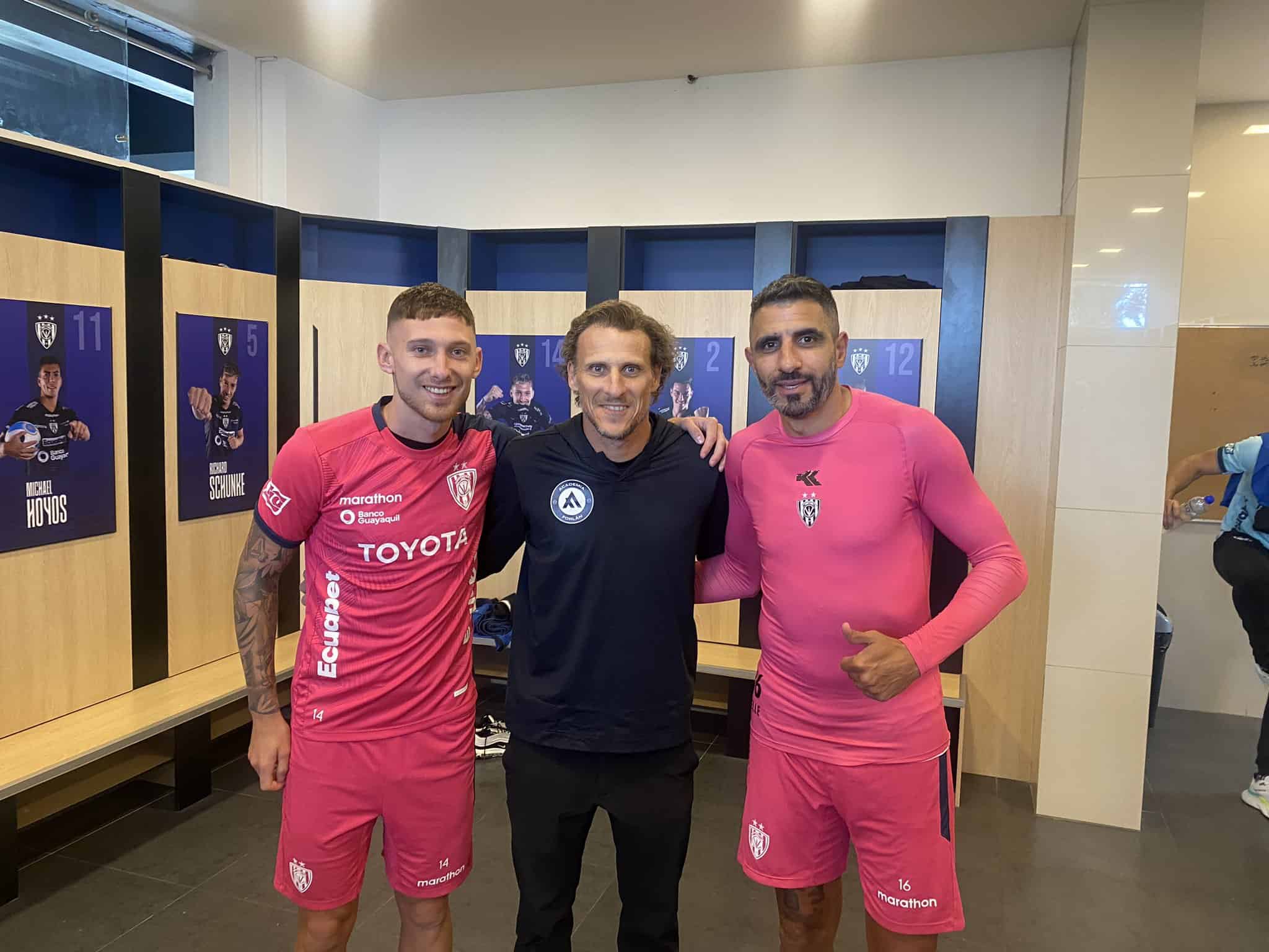 (VIDEO) ¡DE LUJO! Independiente del Valle recibió la visita de Diego Forlán | Studiofutbol
