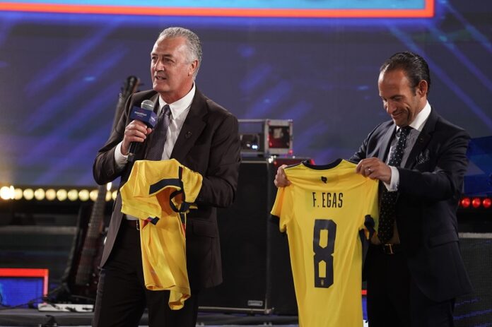 FEF reveló a cuanto asciende la deuda con el ex DT de La Tri, Gustavo ...