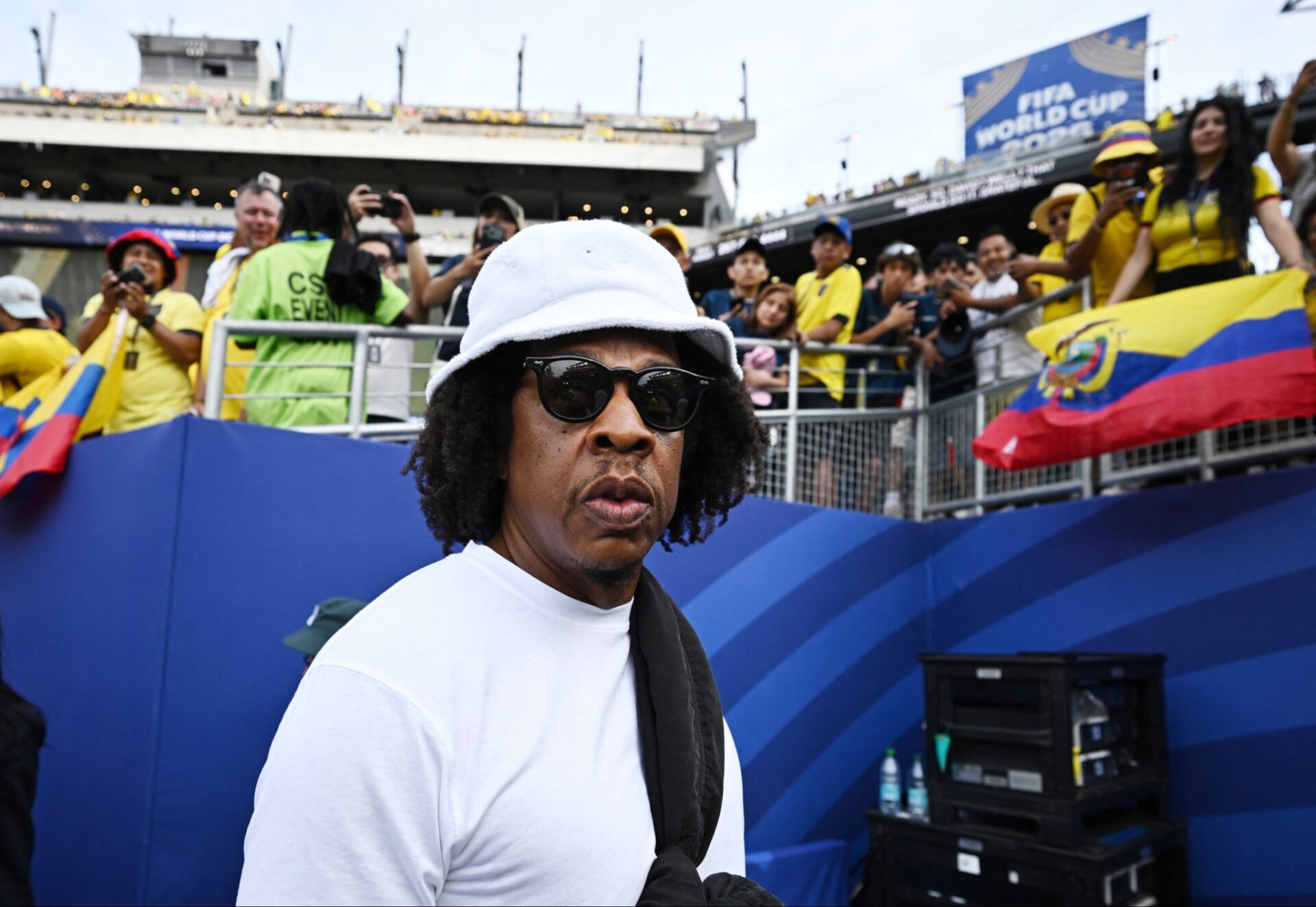 (FOTOS) Jay-Z se encuentra viendo el Ecuador vs Costa de Marfil ...